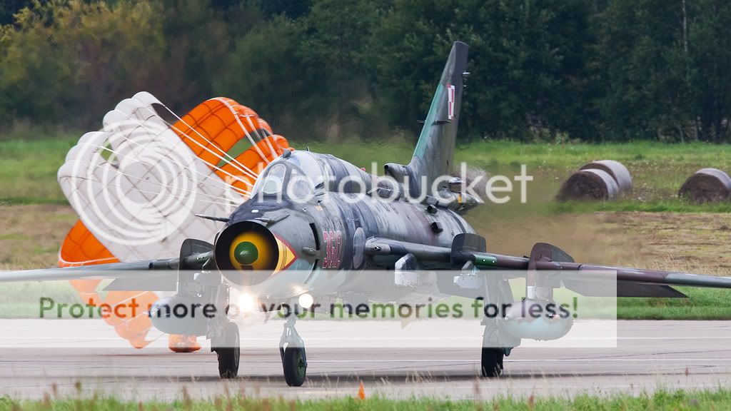 Polish Air Force Slaughter Hammers in action. Su-22 Fitters ...